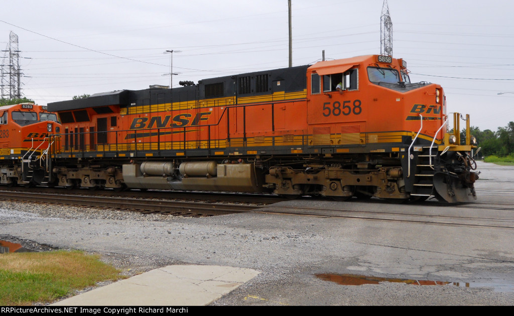 BNSF 5858
